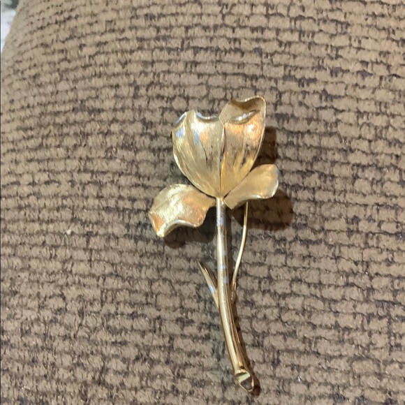 Monet | Jewelry | Vintage Monet Gold Flower Brooch | Poshmark